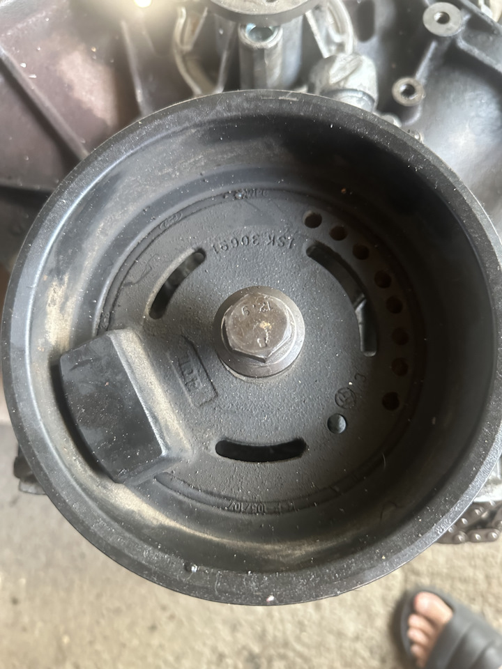 Шкив коленвала Land Rover Range Rover 4.4 Diesel на Land Rover Range ...