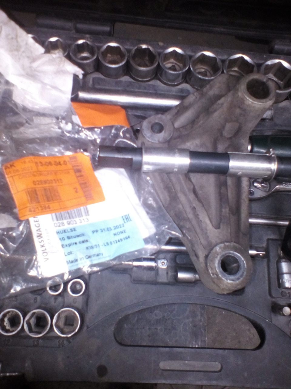 028903313 Втулка стартера/генератора кронштейна генаратора VAG: VAG ...