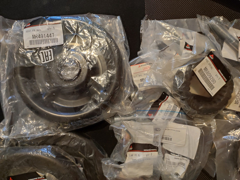 MR491447 СЕДЛО ПРУЖИНЫ ПЕРЕДНЕЙ ПОДВЕСКИ, ВЕРХНЕЕ Mitsubishi | Запчасти ...