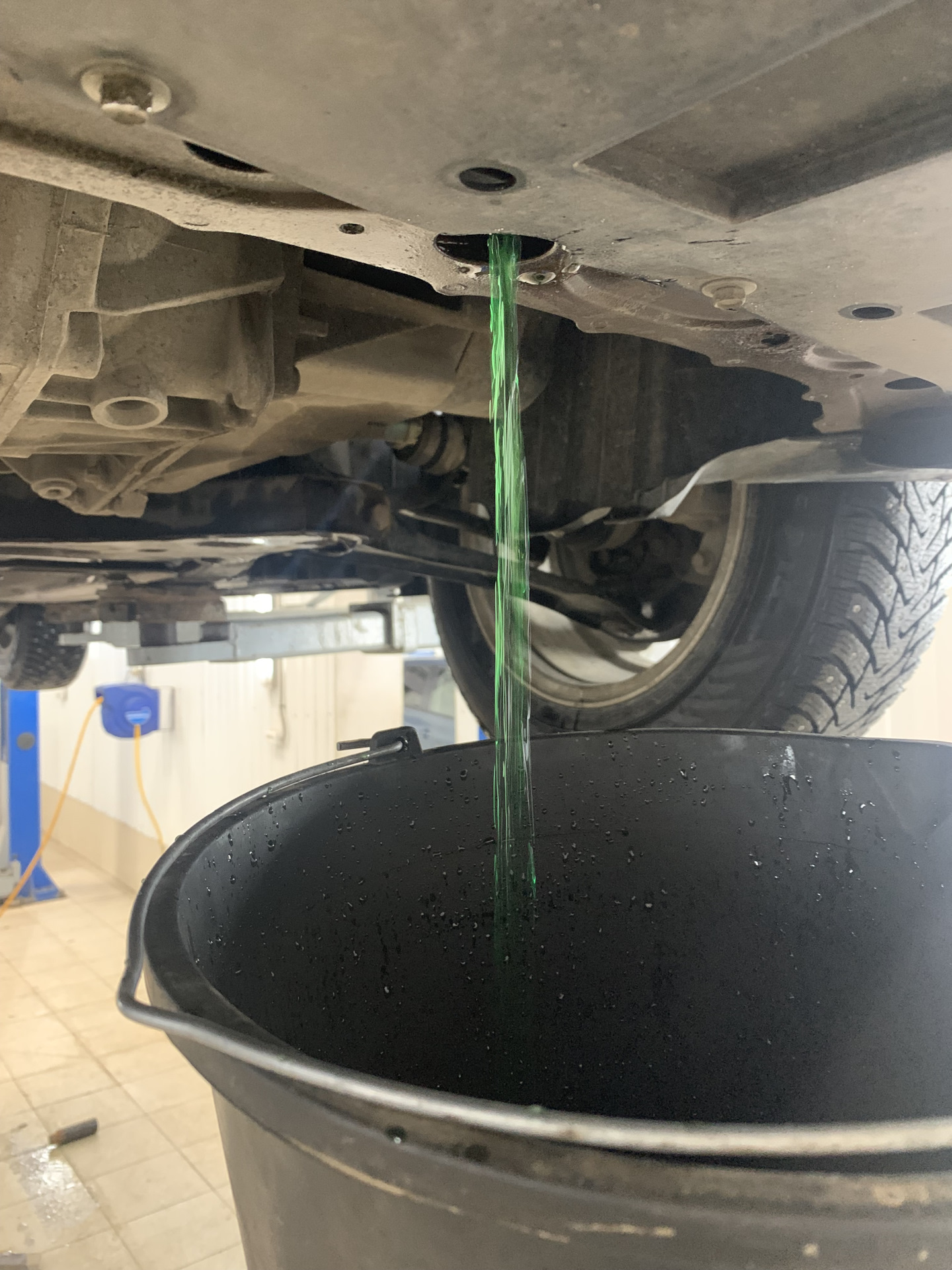 Замена антифриза Ravenol HJC Hybrid Japanese Coolant Premix -40C 👻 ...