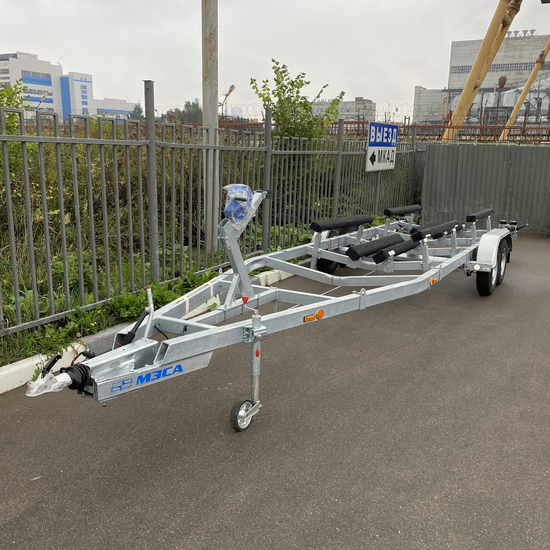 В обзоре 9-то метровый прицеп для катера. — DRIVE2