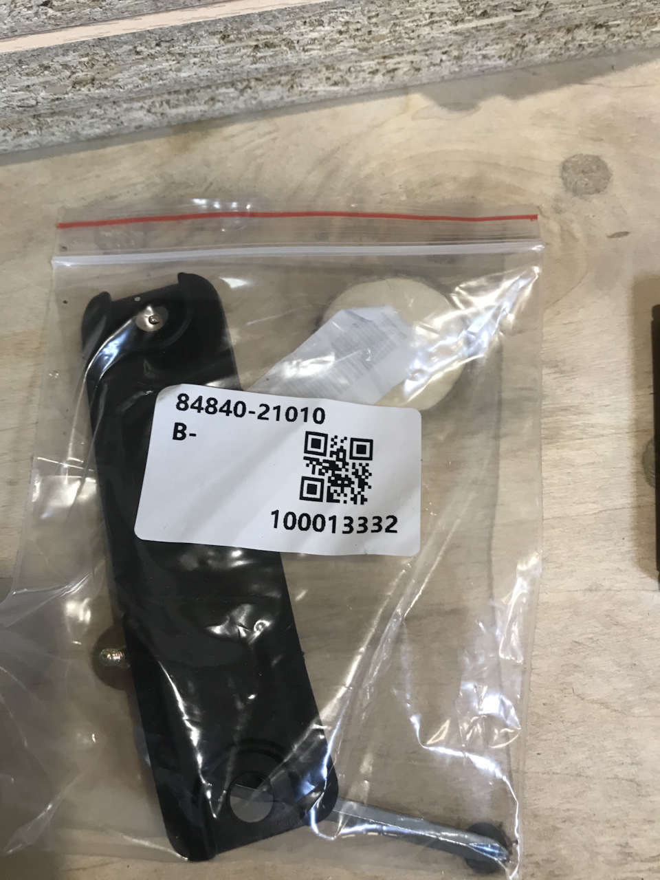 Резинка кнопки багажника — Toyota Avensis II, 1,8 л, 2008 года ...