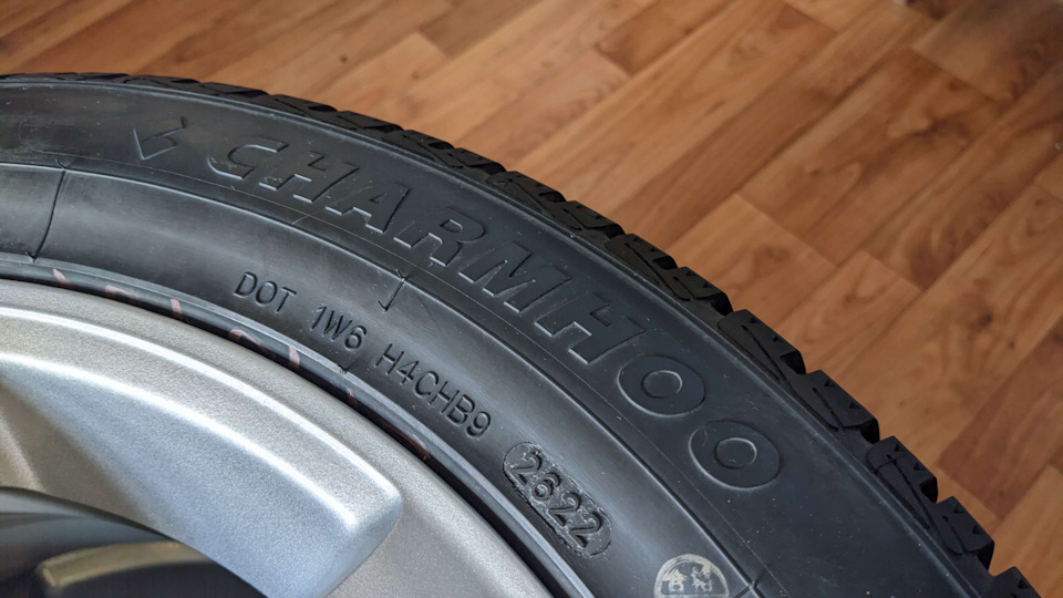Шины зимние нешипованные 215/55 R17, литые диски Nissan 7Jx17 ET40 ...
