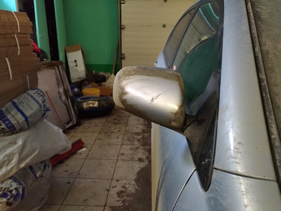 Ищу крышку корпуса правого зеркала — Toyota Corolla (120), 1,6 л, 2005 ...