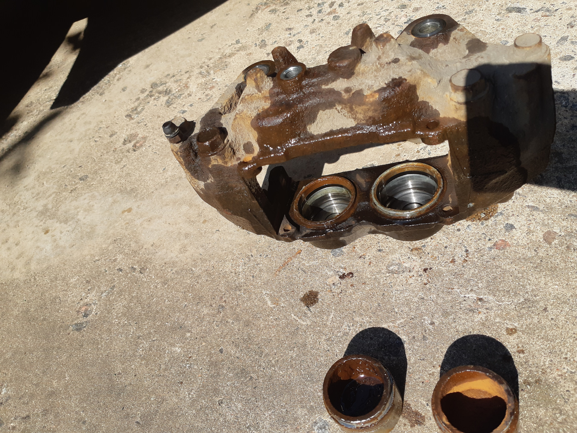 Ревизия и переборка тормозов. — Mitsubishi Pajero (4G), 3,2 л, 2008 ...