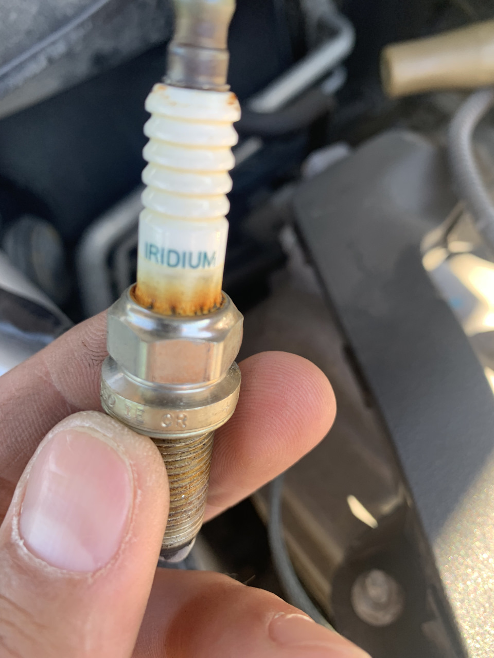 Замена свечей — Toyota Camry (XV50), 2,5 л, 2014 года | плановое ТО ...