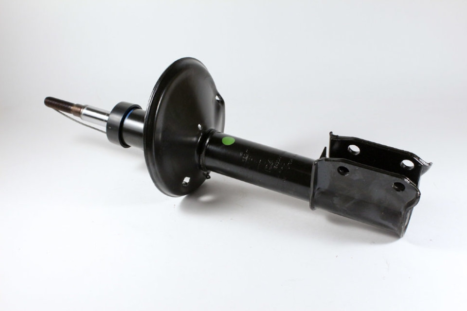 Замена передних амортизаторов — Renault Logan (1G), 1,6 л, 2012 года ...