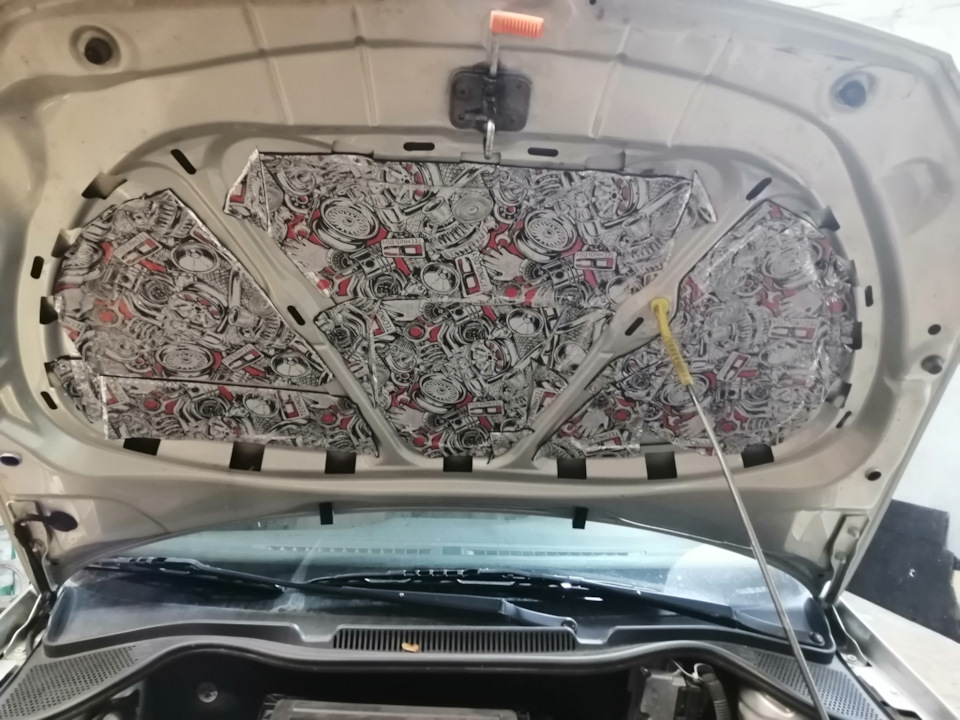 Шумо-виброизоляция капота. — Volkswagen Polo Sedan, 1,6 л, 2015 года ...
