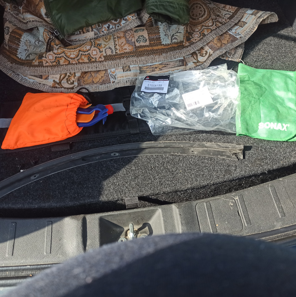 5755A199 Уплотнитель задней левой двери Mitsubishi | Запчасти на DRIVE2