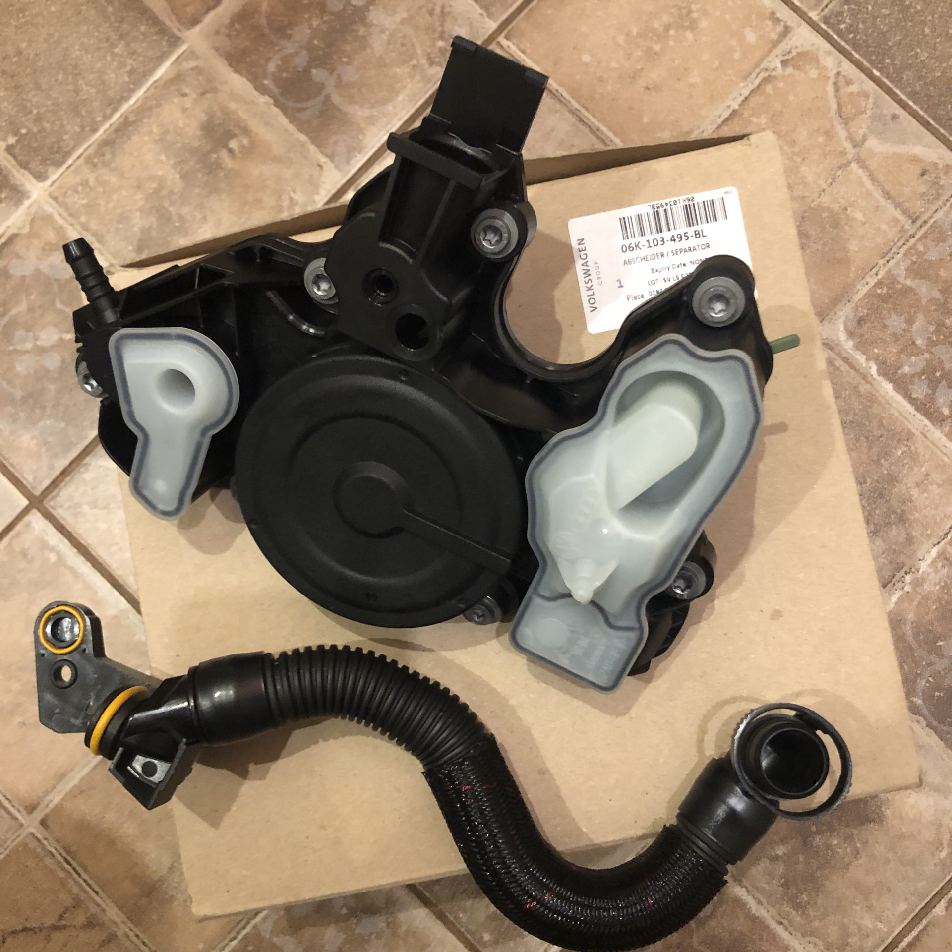 Замена маслоотделителя — Skoda Octavia A7 Mk3, 1,8 л, 2013 года ...