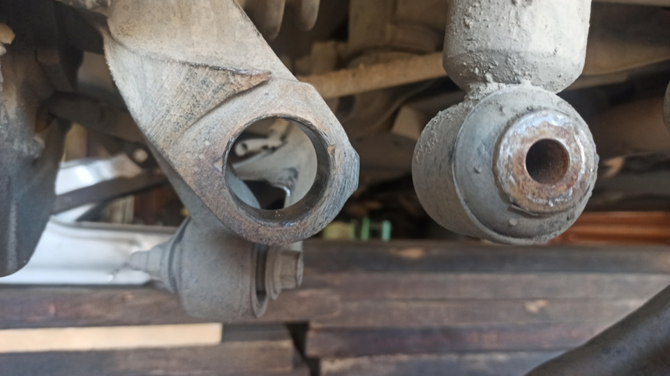 Сайлентблок задней цапфы — Subaru Forester (SH), 2 л, 2009 года ...