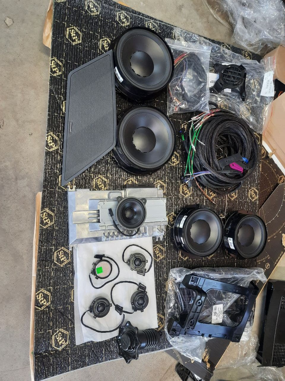 установлена топовая акустическая система dynaudio — Volkswagen Tiguan ...