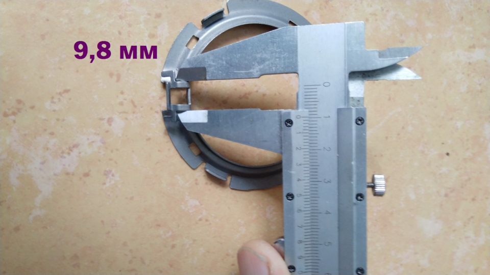 Renault. Держатель датчика ABS 47960BC00A. — Renault Scenic II, 1,5 л ...