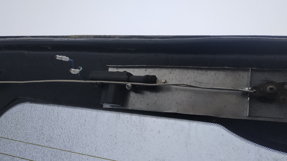 Центральный замок на стекло кунга. — Nissan Navara (2G), 3 л, 2012 года ...