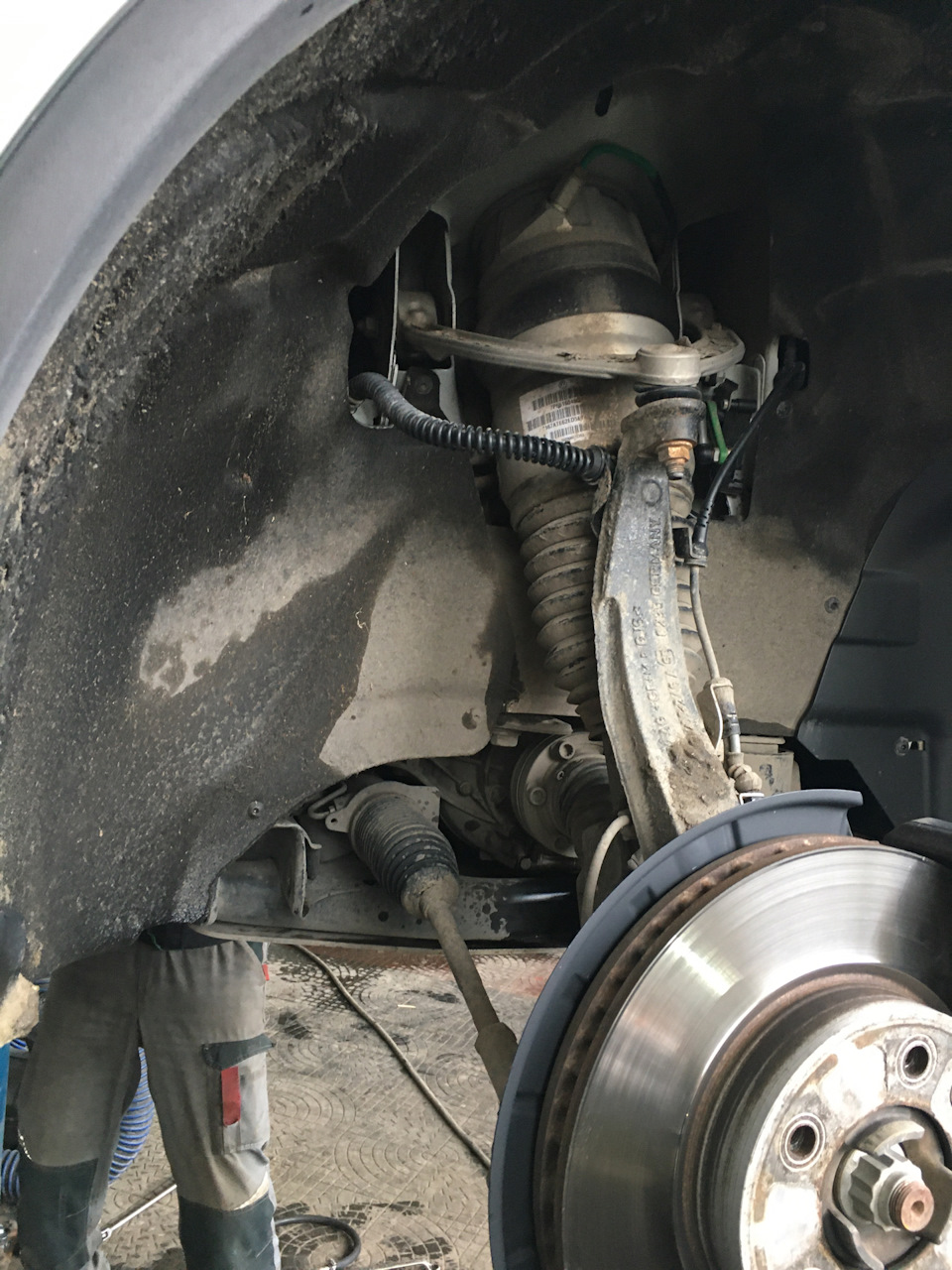 Замена передних сайлентов — Volkswagen Touareg (2G), 3 л, 2016 года ...