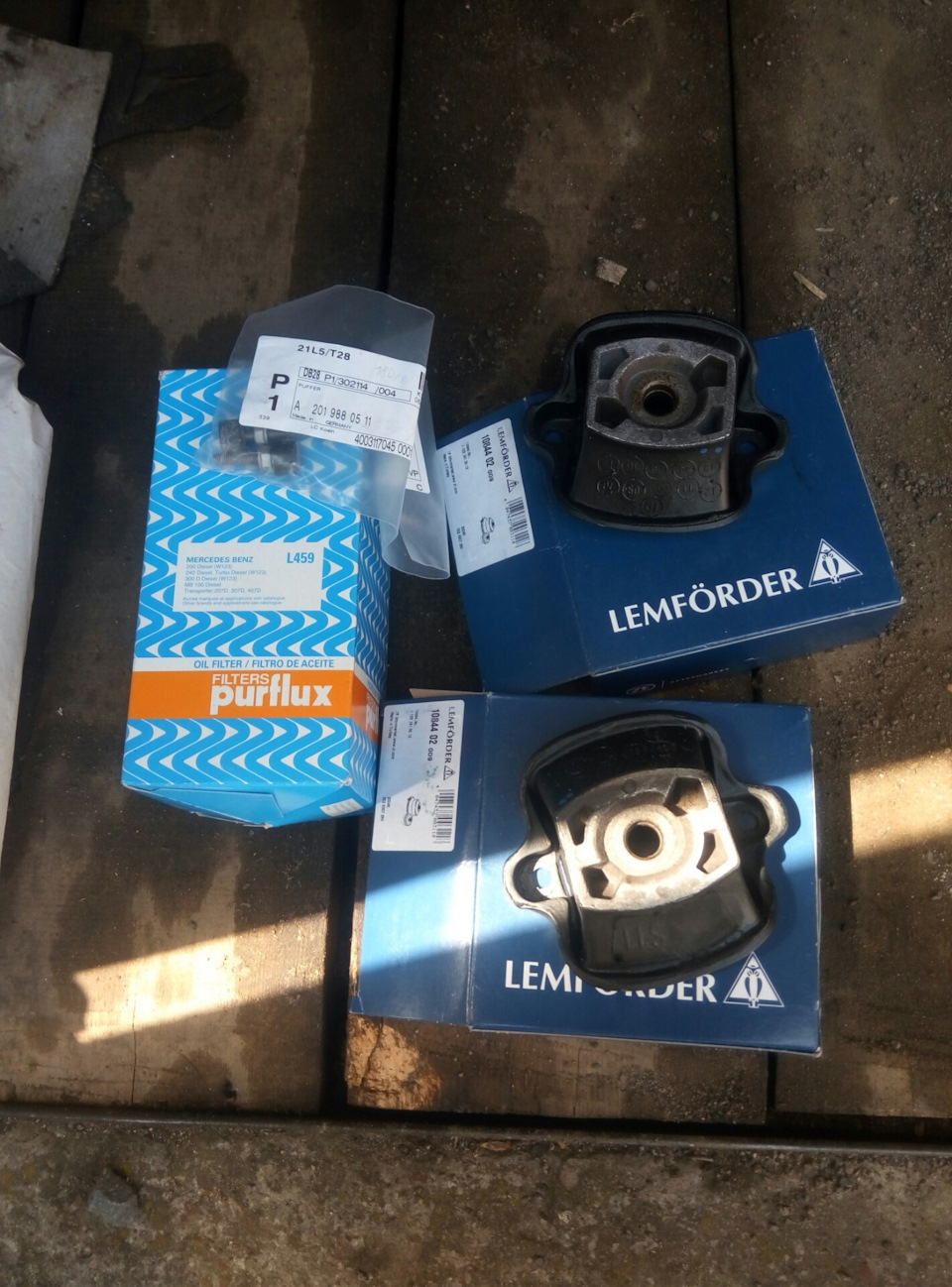 замена подушок пихла… — Mercedes-Benz W123, 2,4 л, 1981 года | своими ...