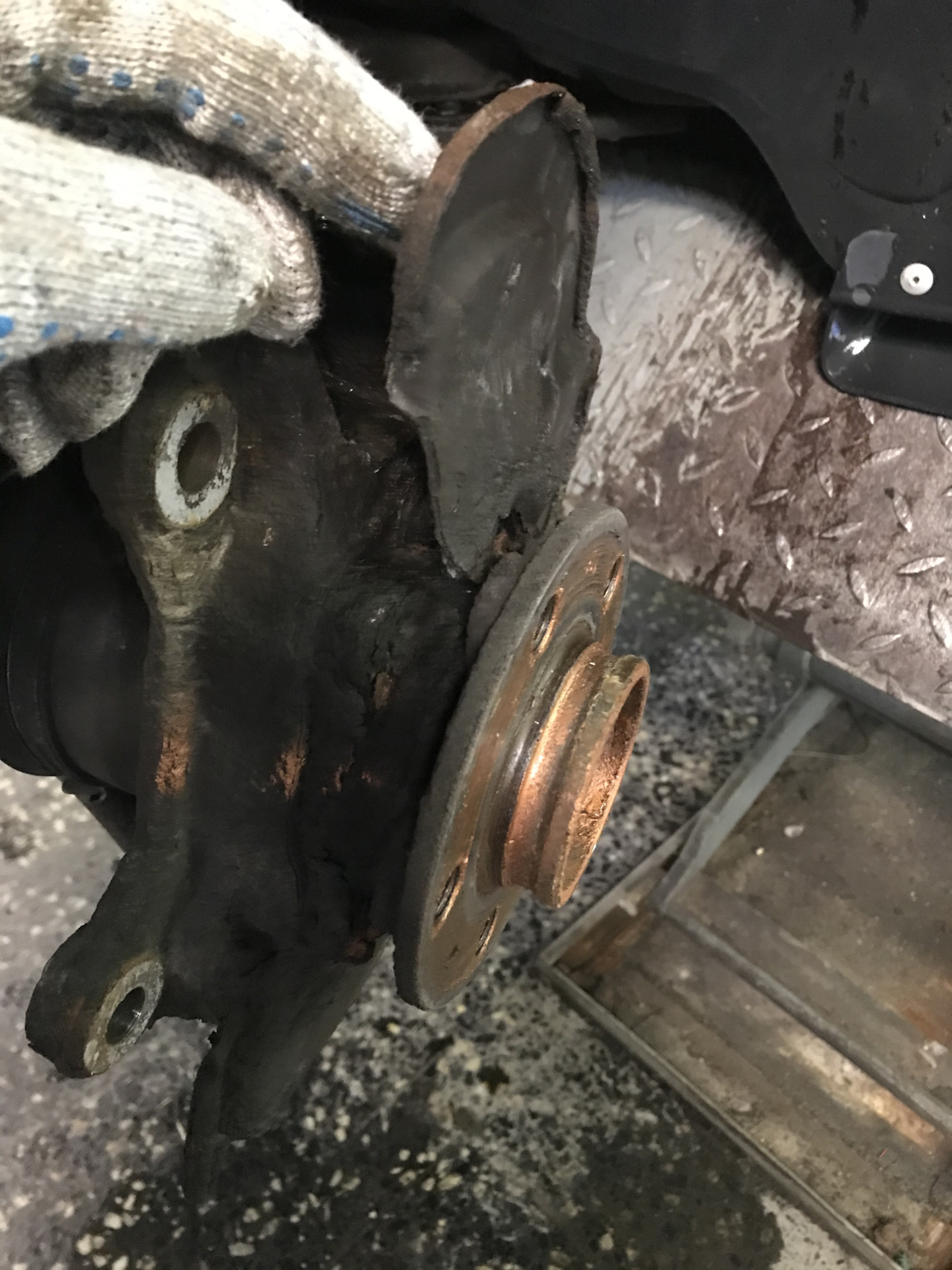 Щитки передних тормозных дисков — Volvo XC90 (1G), 2,5 л, 2007 года ...