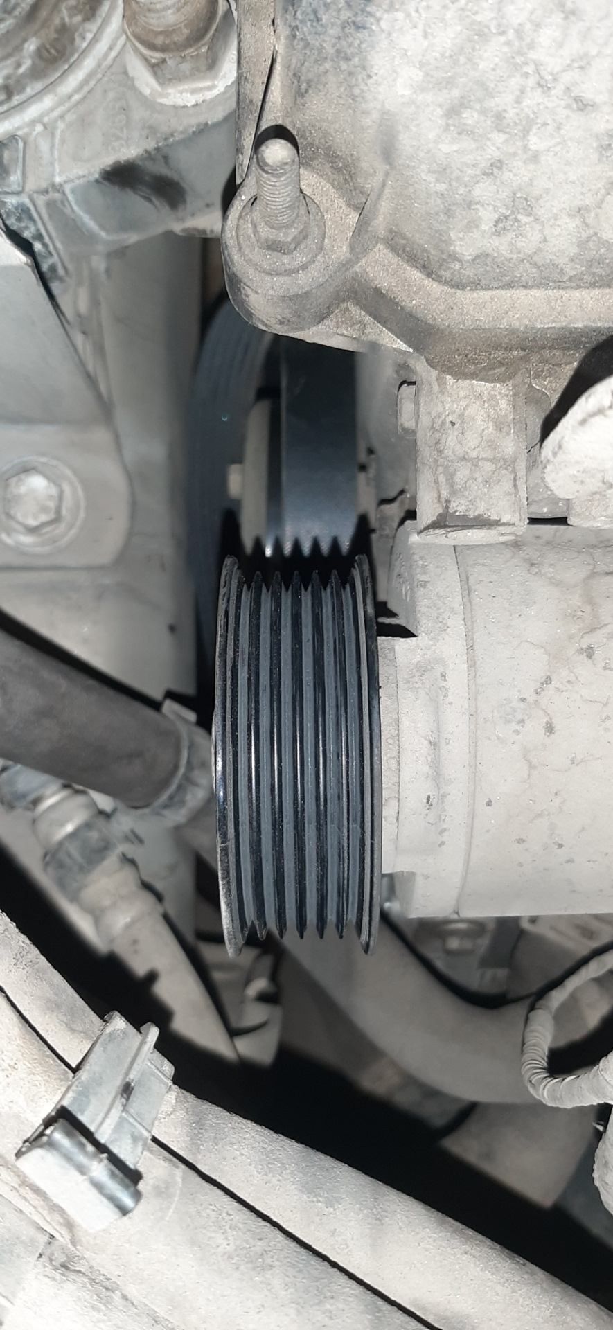 Замена ремней генератора и кондиционера плюс ролик натяжения. — Ford C ...