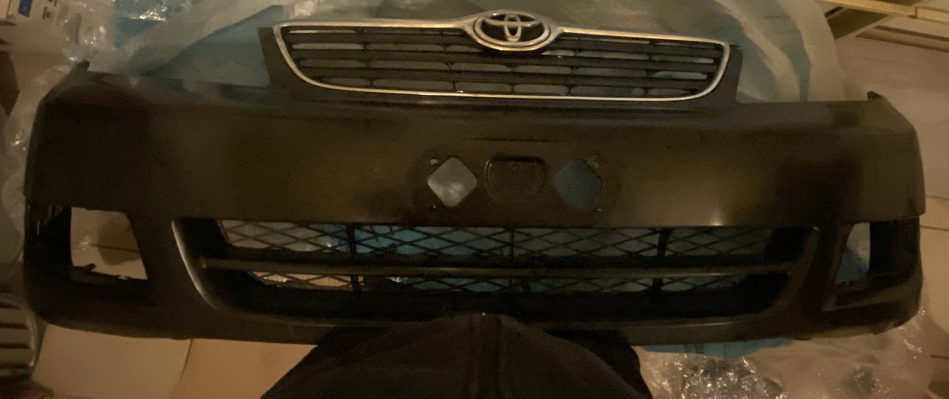 Оригинальной решетке и бамперу быть — Toyota Corolla (120), 1,6 л, 2005 ...