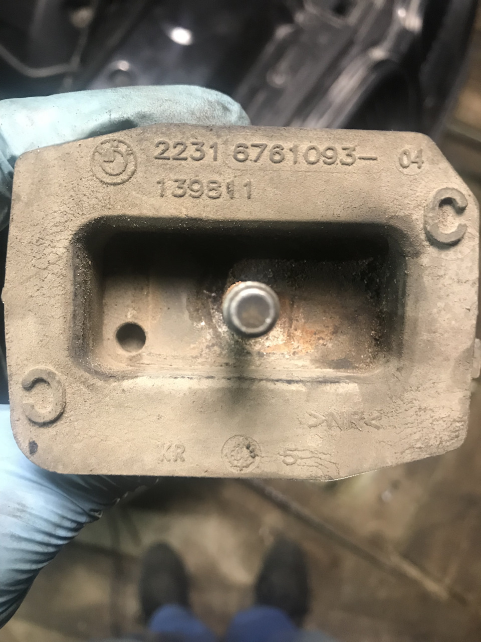 BMW e60 замена подушек (опор) акпп + масло в двигателе — BMW 5 series ...