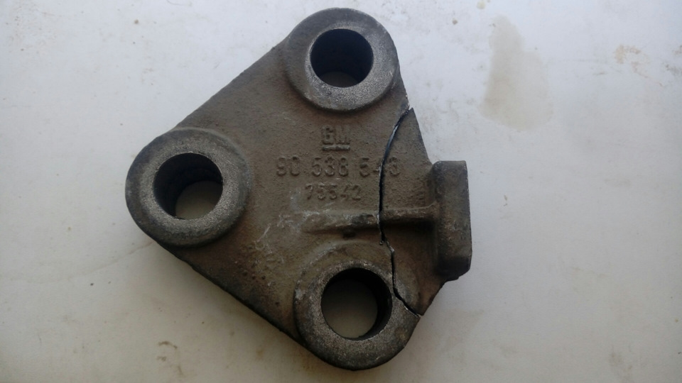 Кронштейн левой опоры двигателя — Opel Zafira A, 2 л, 2004 года ...