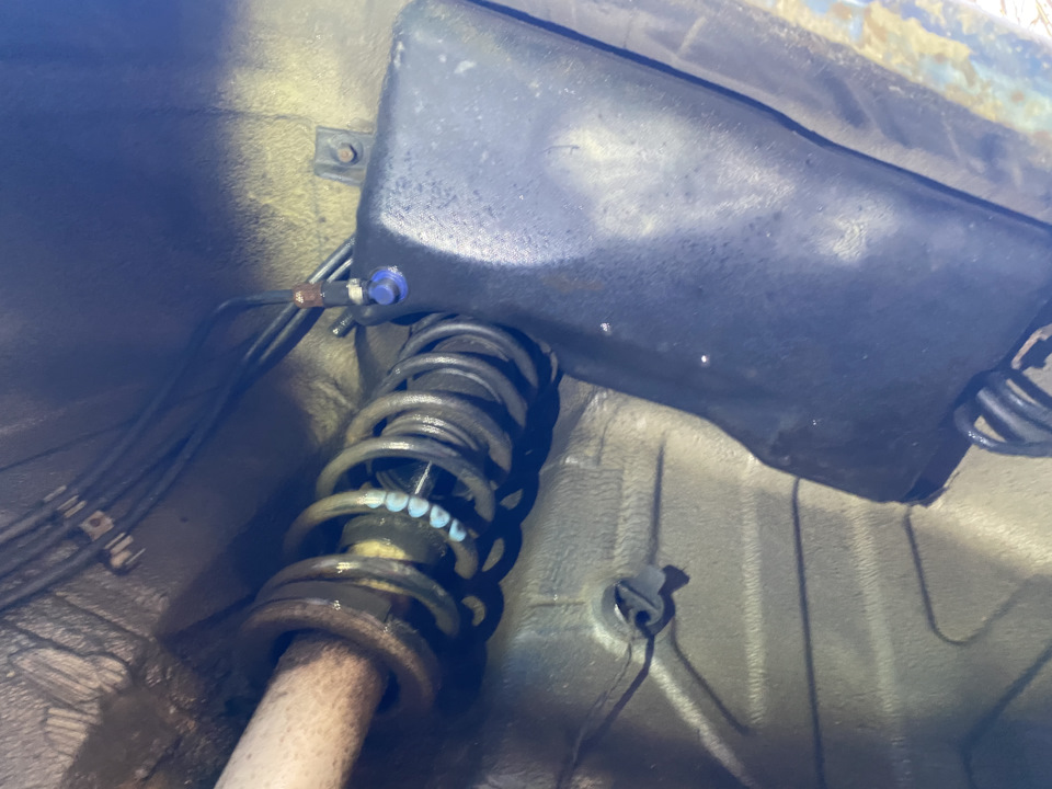 #️⃣4️⃣5️⃣ Абсорбер и расширительный бачок топливного бака. — BMW 5 ...