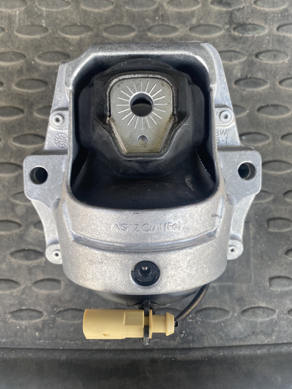 Audi Q5 2.0 TFSI 211л.с 2009г.в. Замена левой опоры двигателя — Audi Q5 ...