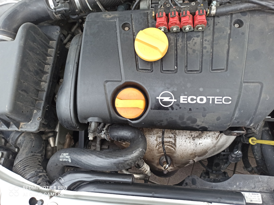 Замена крышки маслозаливной горловины — Opel Astra H, 1,8 л, 2005 года ...