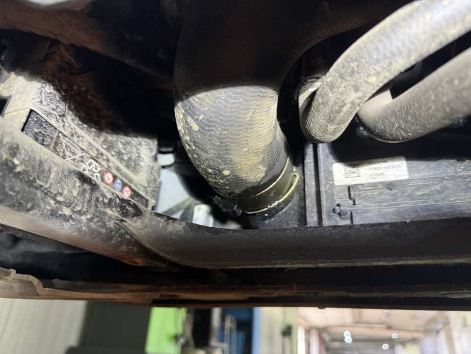 Замена уплотнения интеркулера и новые шины — Volvo XC40, 2 л, 2019 года ...