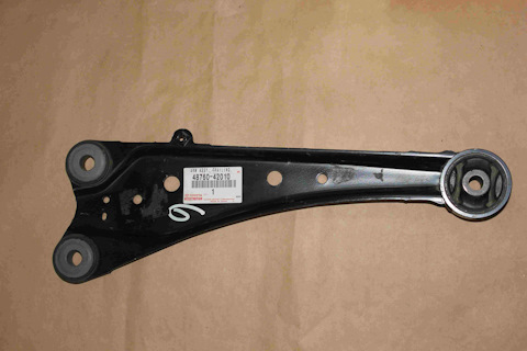 4876042010 САЙЛЕНТБЛОК ЗАДНЕГО ПРОДОЛЬНОГО РЫЧАГА. TOYOTA LEXUS ...