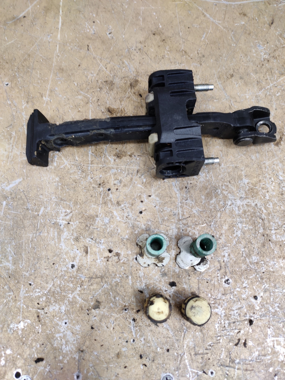 Скрип, хруст, щелчки при открывание дверей Volvo — Volvo S60 (2G), 2 л ...