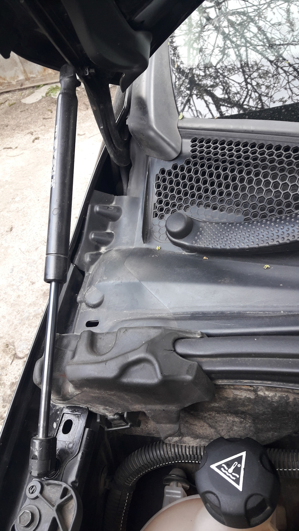 Упоры капота C4 B7 — Citroen C4 (2G), 1,6 л, 2013 года | аксессуары ...