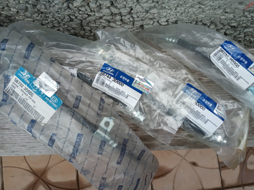 Замена тормозных шлангов вкруг — Hyundai Sonata IV (EF), 2,7 л, 2007 ...