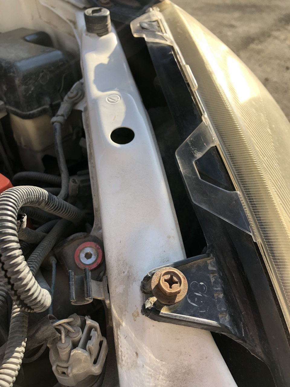 Замена подкрылков и защиты двигателя. — Toyota Vitz (10), 1 л, 2000 ...