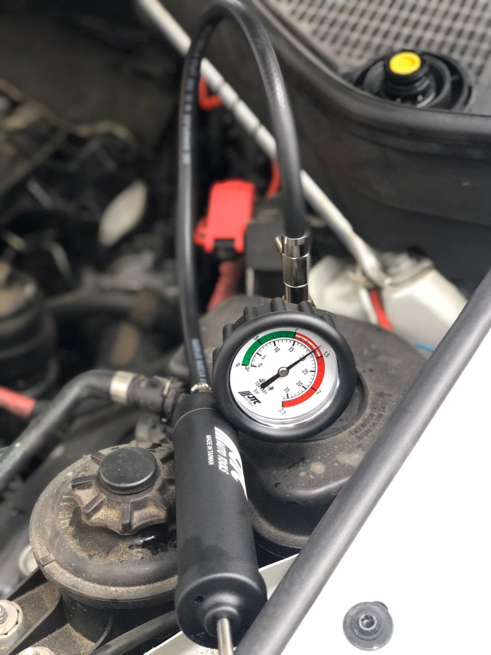 Замена помпы, термостата, шкива коленвала, роликов и ремня — BMW X5 ...