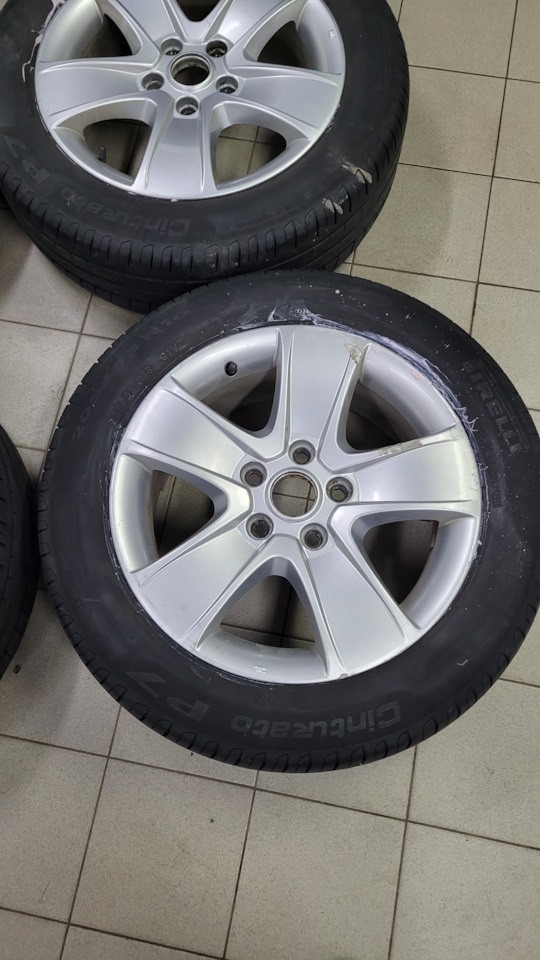 Шины летние Pirelli 205/55 R16, литые диски Skoda 6,5Jx16 ET50 5x112 на ...