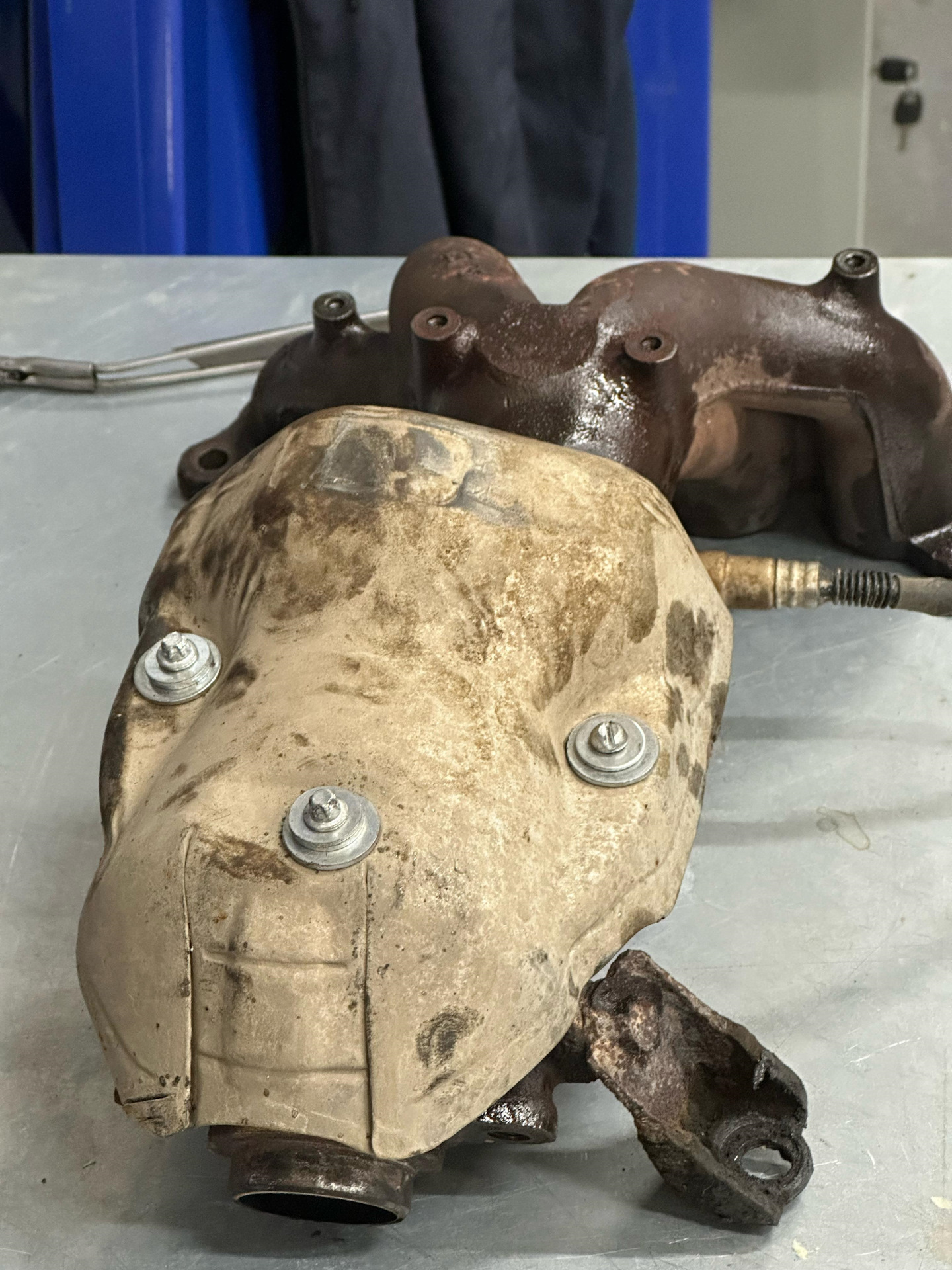 Профилактика поддонов и выхлопа — Nissan Micra (K12), 1,4 л, 2003 года ...