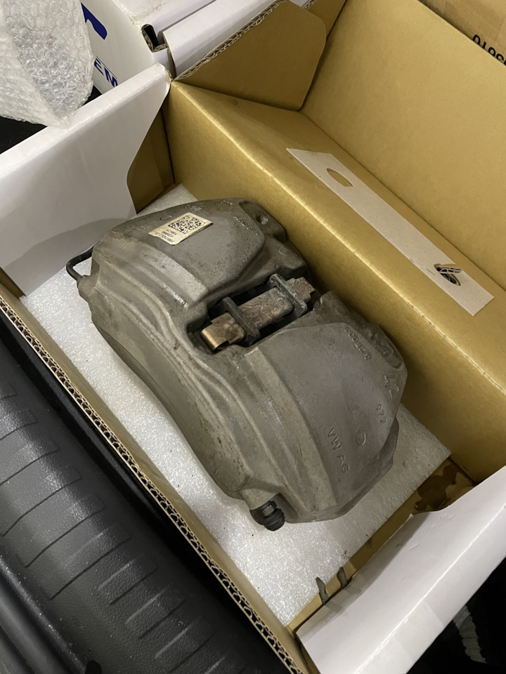 8W0698151AQ Комплект тормозных колодок. Передняя ось VAG | Запчасти на ...