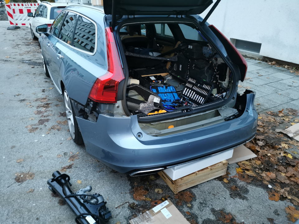 Установка оригинального скрытого фаркопа — Volvo V90 (2G), 2 л, 2016 ...