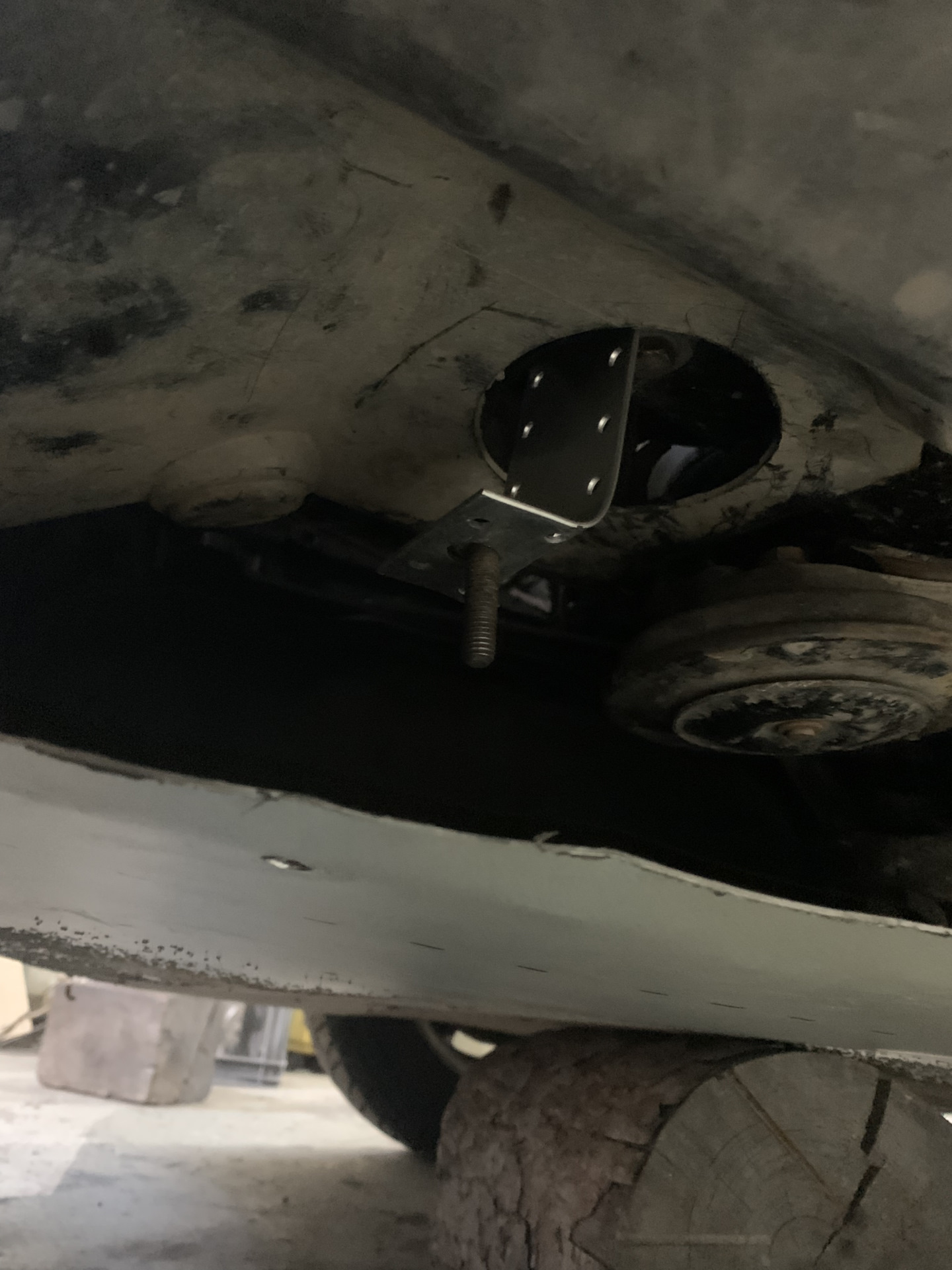 Защита двигателя Audi 100 C3 — Audi 100 (C3), 2,3 л, 1986 года | своими ...