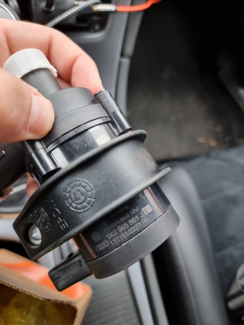 Замена дополнительной помпы — Volkswagen Tiguan (1G), 2 л, 2011 года ...