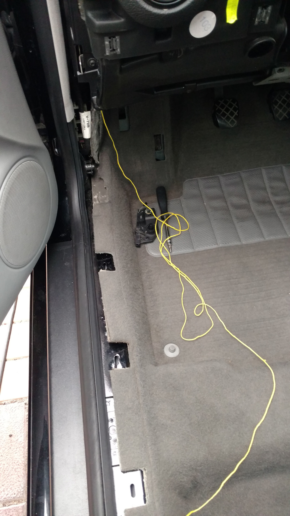 Вода под водительским ковриком — Volkswagen Golf Mk4, 1,8 л, 2003 года ...