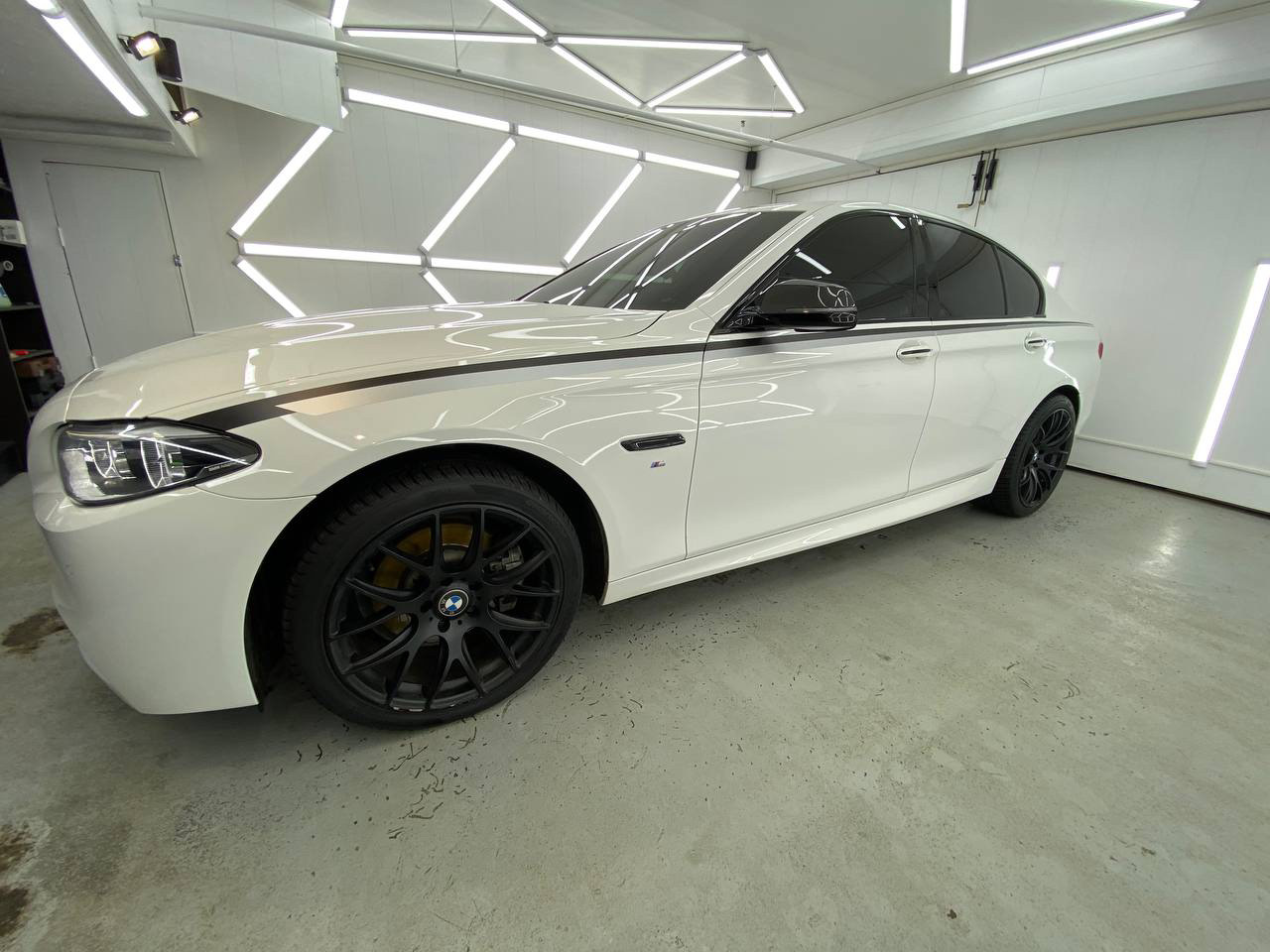 BMW f10 и наклейка M performance — Detailing Top Car на DRIVE2