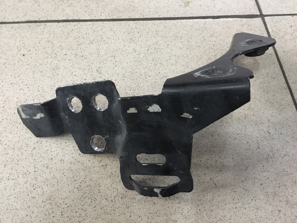 Крепёж под расширительный бачок — Volvo S70, 2,5 л, 1997 года | другое ...