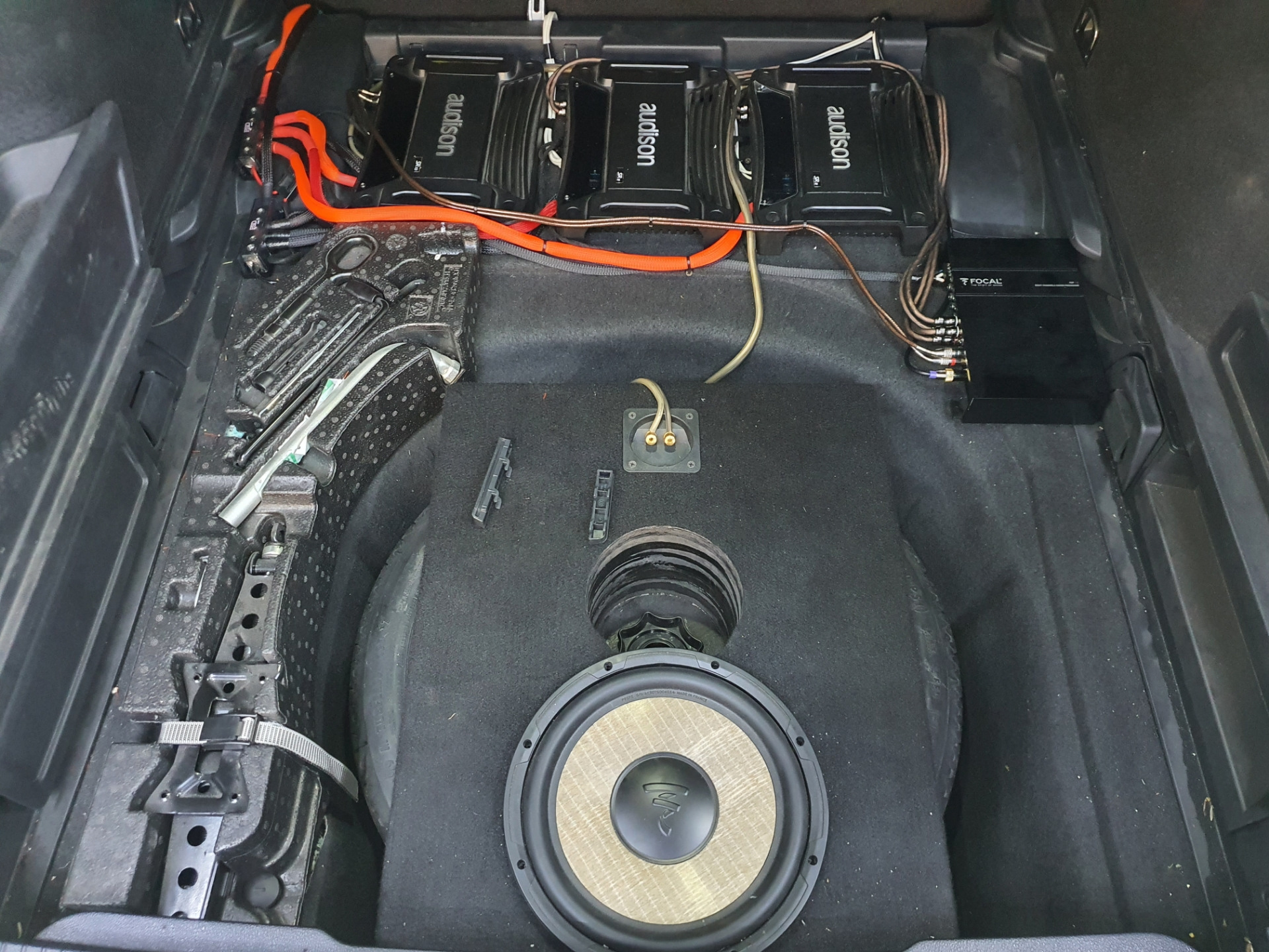 Поканальное усиление — Volkswagen Passat Alltrack (B8), 2 л, 2017 года ...