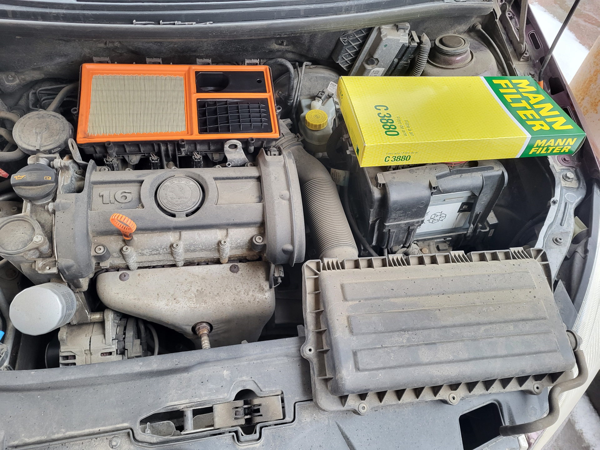 Фильтр воздушный C3880 MANN-FILTER — Skoda Fabia Mk2, 1,6 л, 2011 года ...