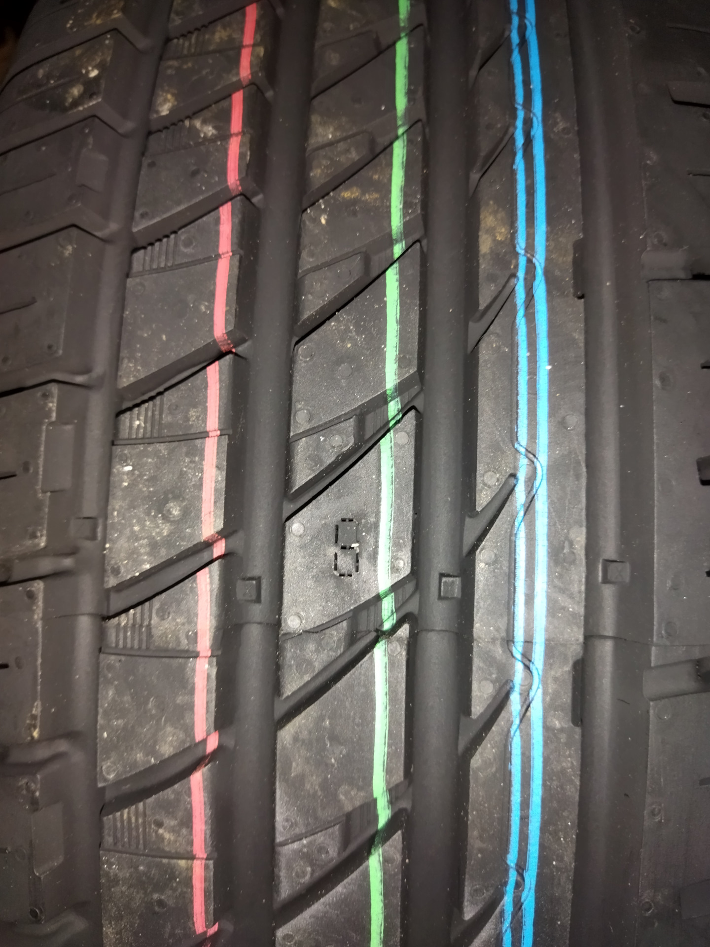 MATADOR MP 85 HECTORRA 4X4 225/65 R17 102H хороший подарок для машины ...