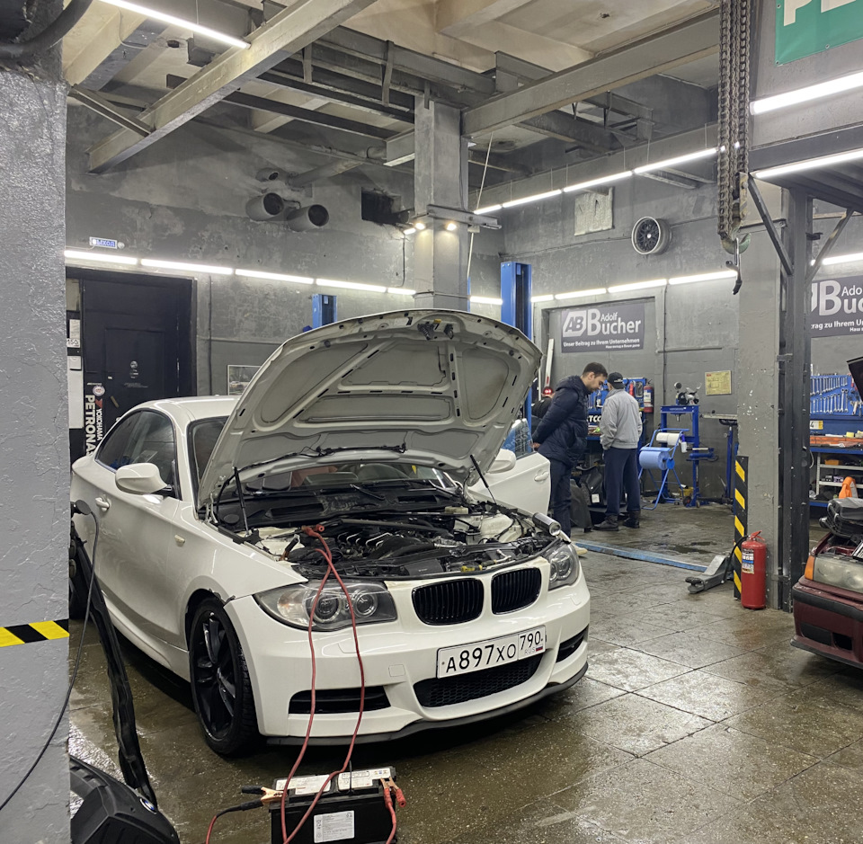 Замена радиатора — BMW 1 series Coupe (E82), 3 л, 2010 года | визит на ...