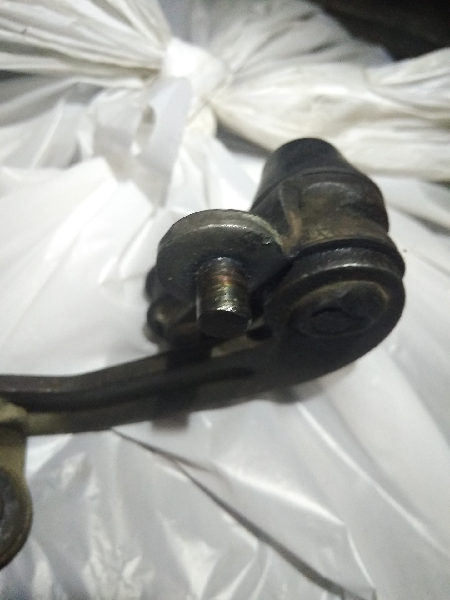 Разбита кулиса? Не не слышал. — Chevrolet Aveo Sedan (1G), 1,2 л, 2007 ...