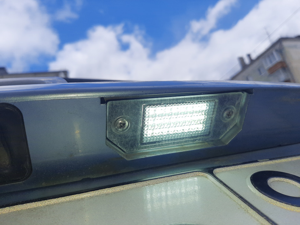 Посветка номера — Ford Focus Hatchback II, 1,6 л, 2005 года ...